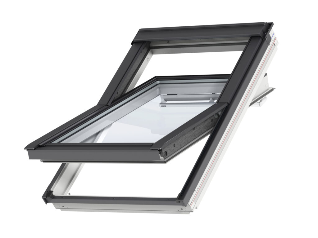 Kjøp VELUX Takvindu midthengslet 3-lags glass @ 6629.08 kr